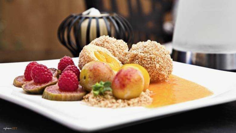 Kriecherl Knödel, wunderbar - Obst im Kartoffelteig!